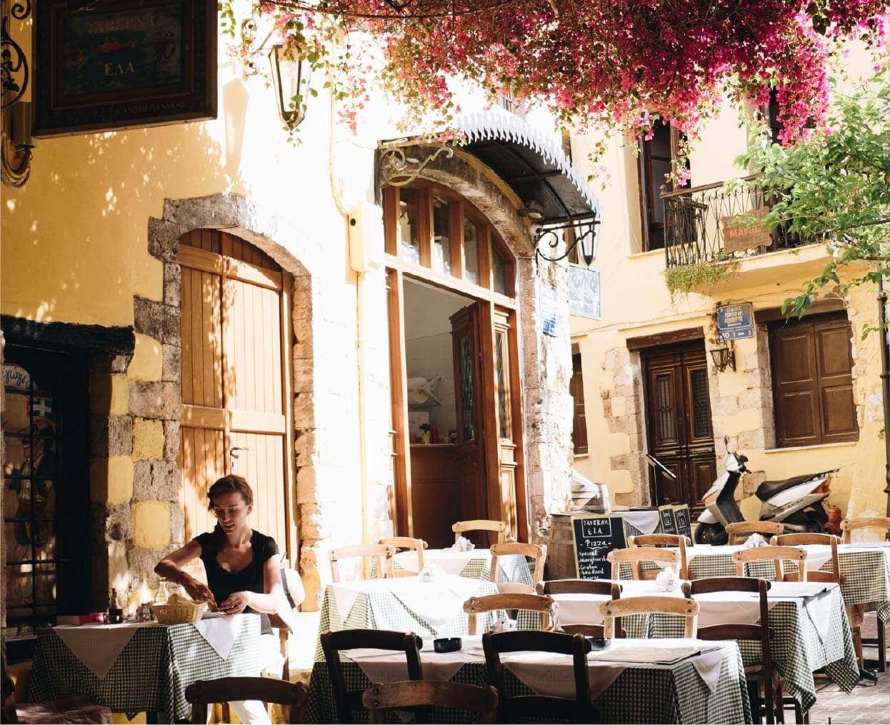 What is the role of a food and beverage manager in hote... | Mews Blog